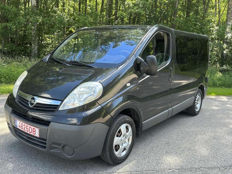 Black Opel Vivaro 2013 in Ukmerge, with an engine capacity of 2.00 L and mileage of 273 thousand km for 8750 €, photo 1 on AUTOMOTO.COM.LV