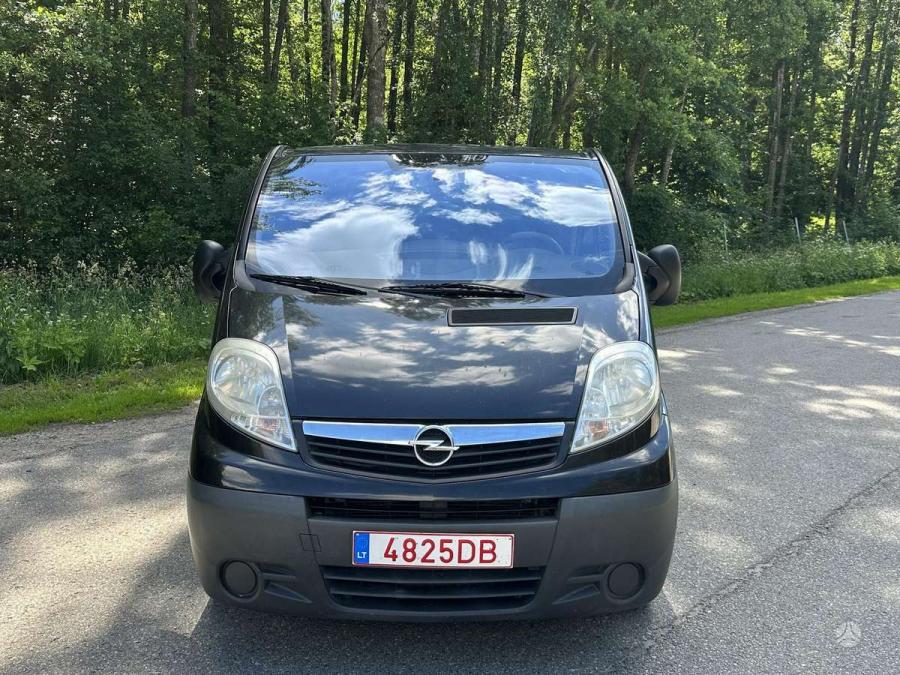 Black Opel Vivaro 2013 in Ukmerge, with an engine capacity of 2.00 L and mileage of 273 thousand km for 8750 €, photo 3 on AUTOMOTO.COM.LV