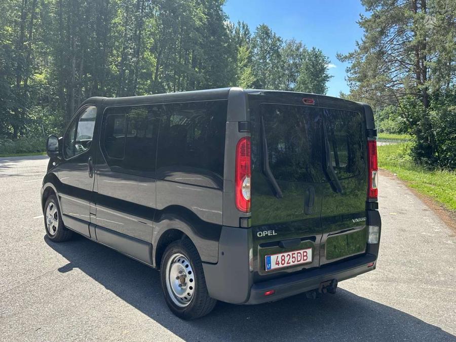Black Opel Vivaro 2013 in Ukmerge, with an engine capacity of 2.00 L and mileage of 273 thousand km for 8750 €, photo 5 on AUTOMOTO.COM.LV