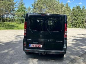 Black Opel Vivaro 2013 in Ukmerge, with an engine capacity of 2.00 L and mileage of 273 thousand km for 8750 €, photo 6 on AUTOMOTO.COM.LV