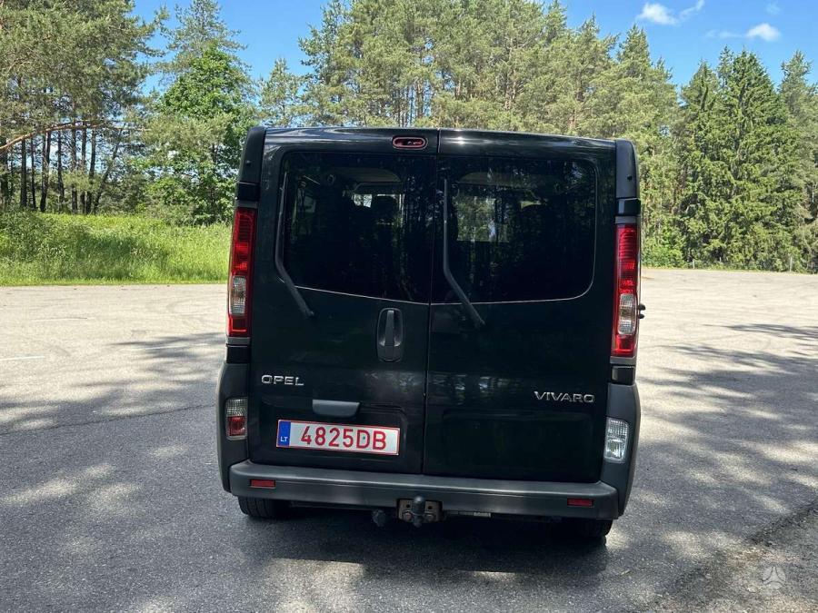Black Opel Vivaro 2013 in Ukmerge, with an engine capacity of 2.00 L and mileage of 273 thousand km for 8750 €, photo 6 on AUTOMOTO.COM.LV