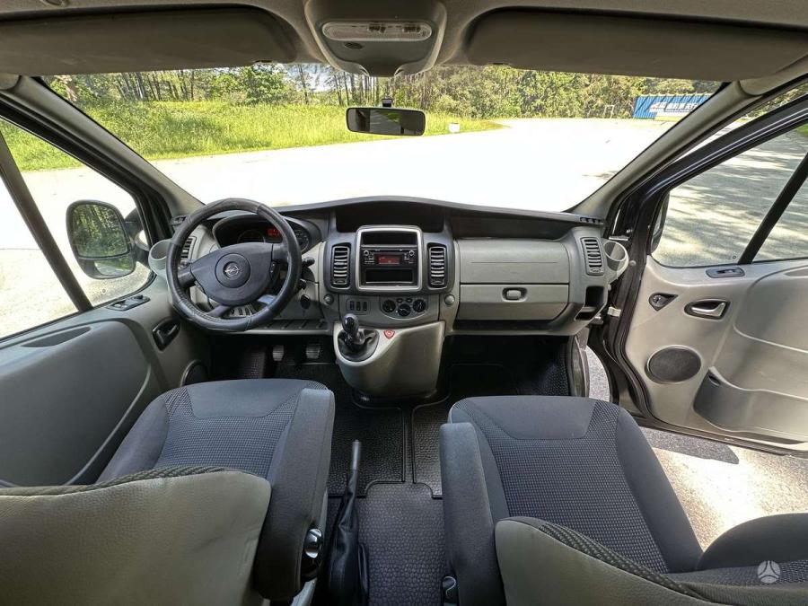 Black Opel Vivaro 2013 in Ukmerge, with an engine capacity of 2.00 L and mileage of 273 thousand km for 8750 €, photo 8 on AUTOMOTO.COM.LV