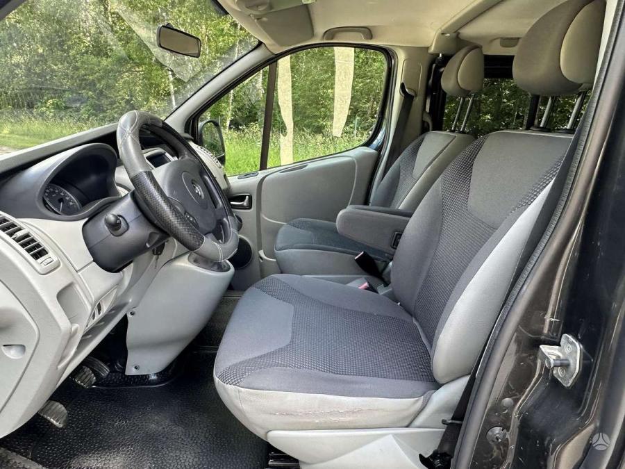 Black Opel Vivaro 2013 in Ukmerge, with an engine capacity of 2.00 L and mileage of 273 thousand km for 8750 €, photo 9 on AUTOMOTO.COM.LV