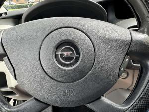 Black Opel Vivaro 2013 in Ukmerge, with an engine capacity of 2.00 L and mileage of 273 thousand km for 8750 €, photo 14 on AUTOMOTO.COM.LV