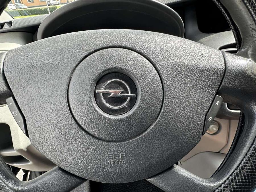 Black Opel Vivaro 2013 in Ukmerge, with an engine capacity of 2.00 L and mileage of 273 thousand km for 8750 €, photo 14 on AUTOMOTO.COM.LV