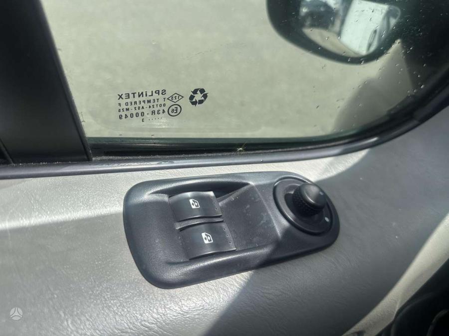 Black Opel Vivaro 2013 in Ukmerge, with an engine capacity of 2.00 L and mileage of 273 thousand km for 8750 €, photo 16 on AUTOMOTO.COM.LV