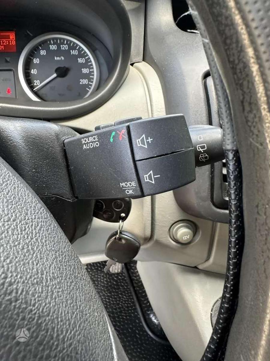 Black Opel Vivaro 2013 in Ukmerge, with an engine capacity of 2.00 L and mileage of 273 thousand km for 8750 €, photo 17 on AUTOMOTO.COM.LV