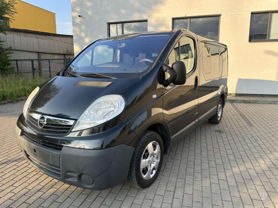 Black Opel Vivaro 2013 in Ukmerge, with an engine capacity of 2.00 L and mileage of 273 thousand km for 8250 €, photo 1 on AUTOMOTO.COM.LV