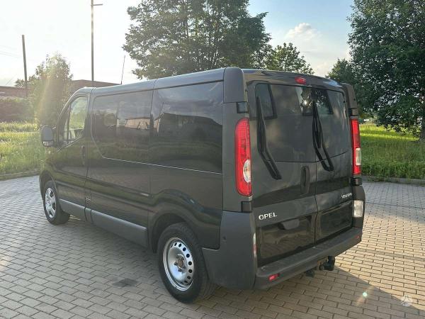 Black Opel Vivaro 2013 in Ukmerge, with an engine capacity of 2.00 L and mileage of 273 thousand km for 8250 €, photo 4 on AUTOMOTO.COM.LV