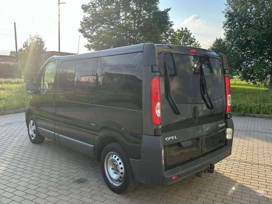 Black Opel Vivaro 2013 in Ukmerge, with an engine capacity of 2.00 L and mileage of 273 thousand km for 8250 €, photo 5 on AUTOMOTO.COM.LV