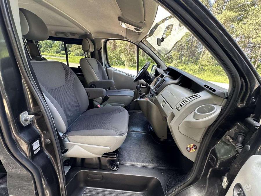 Black Opel Vivaro 2013 in Ukmerge, with an engine capacity of 2.00 L and mileage of 273 thousand km for 8250 €, photo 10 on AUTOMOTO.COM.LV
