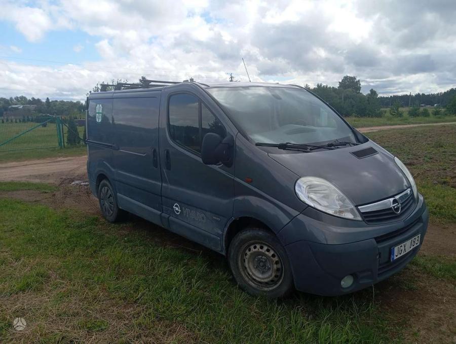Black Opel Vivaro 2013 in Jonava, with an engine capacity of 2.00 L and mileage of 321 thousand km for 2450 €, photo 4 on AUTOMOTO.COM.LV
