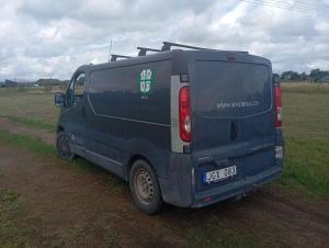 Black Opel Vivaro 2013 in Jonava, with an engine capacity of 2.00 L and mileage of 321 thousand km for 2450 €, photo 5 on AUTOMOTO.COM.LV