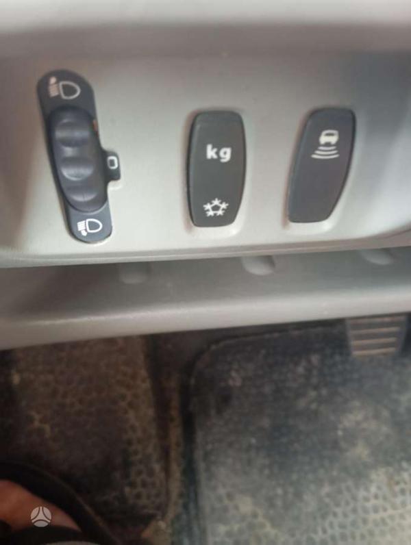 Black Opel Vivaro 2013 in Jonava, with an engine capacity of 2.00 L and mileage of 321 thousand km for 2450 €, photo 8 on AUTOMOTO.COM.LV
