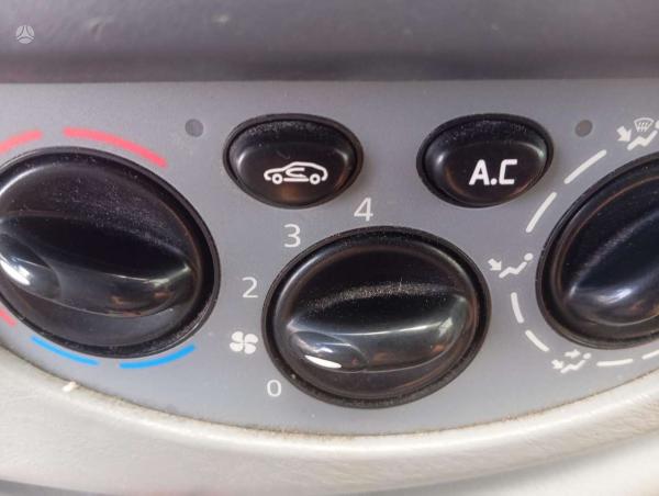 Black Opel Vivaro 2013 in Jonava, with an engine capacity of 2.00 L and mileage of 321 thousand km for 2450 €, photo 9 on AUTOMOTO.COM.LV
