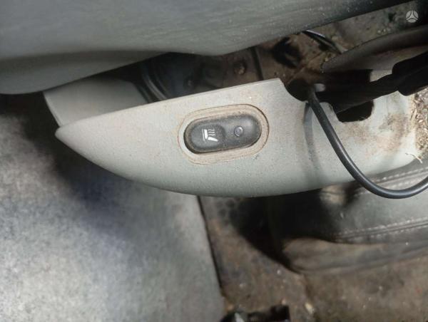 Black Opel Vivaro 2013 in Jonava, with an engine capacity of 2.00 L and mileage of 321 thousand km for 2450 €, photo 10 on AUTOMOTO.COM.LV