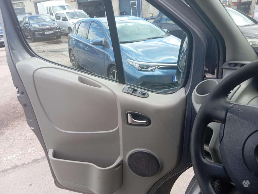 Black Opel Vivaro 2013 in Jonava, with an engine capacity of 2.00 L and mileage of 321 thousand km for 2450 €, photo 12 on AUTOMOTO.COM.LV