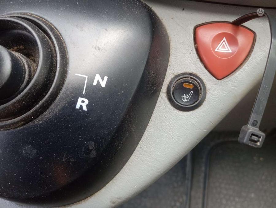 Black Opel Vivaro 2013 in Jonava, with an engine capacity of 2.00 L and mileage of 321 thousand km for 2450 €, photo 14 on AUTOMOTO.COM.LV