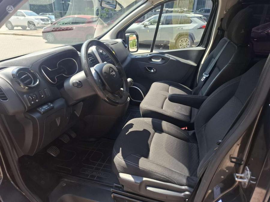 Black Opel Vivaro 2015 in Vilnius, with an engine capacity of 2.00 L and mileage of 255 thousand km for 8900 €, photo 10 on AUTOMOTO.COM.LV
