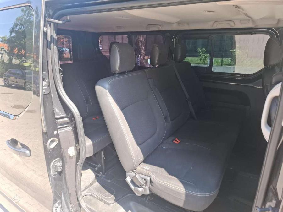 Black Opel Vivaro 2015 in Vilnius, with an engine capacity of 2.00 L and mileage of 255 thousand km for 8900 €, photo 11 on AUTOMOTO.COM.LV