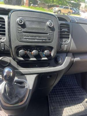 Black Opel Vivaro 2017 in Visaginas, with an engine capacity of 1.60 L and mileage of 201 thousand km for 12000 €, photo 5 on AUTOMOTO.COM.LV
