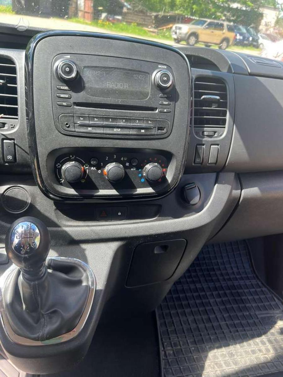 Black Opel Vivaro 2017 in Visaginas, with an engine capacity of 1.60 L and mileage of 201 thousand km for 12000 €, photo 5 on AUTOMOTO.COM.LV