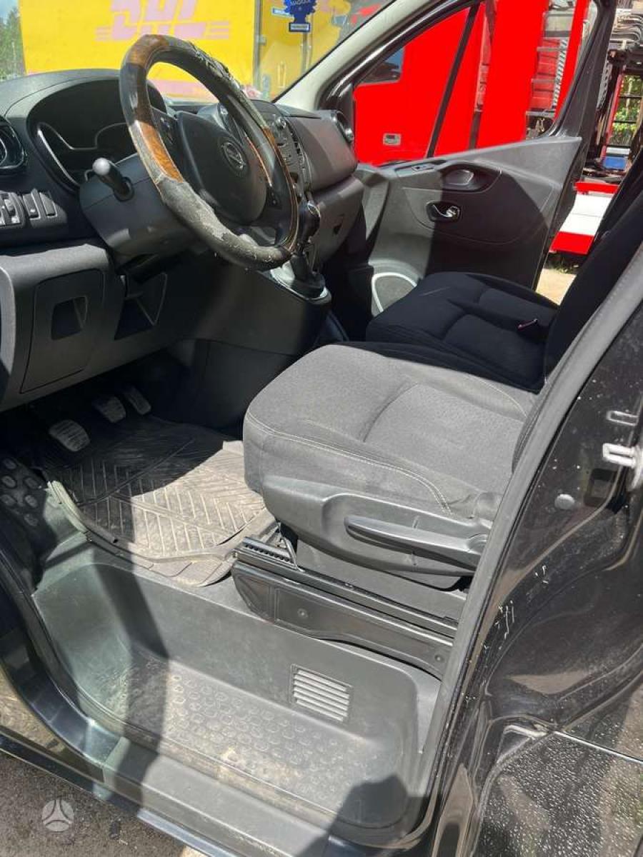 Black Opel Vivaro 2017 in Visaginas, with an engine capacity of 1.60 L and mileage of 201 thousand km for 12000 €, photo 7 on AUTOMOTO.COM.LV