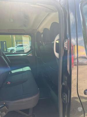 Black Opel Vivaro 2017 in Visaginas, with an engine capacity of 1.60 L and mileage of 201 thousand km for 12000 €, photo 11 on AUTOMOTO.COM.LV