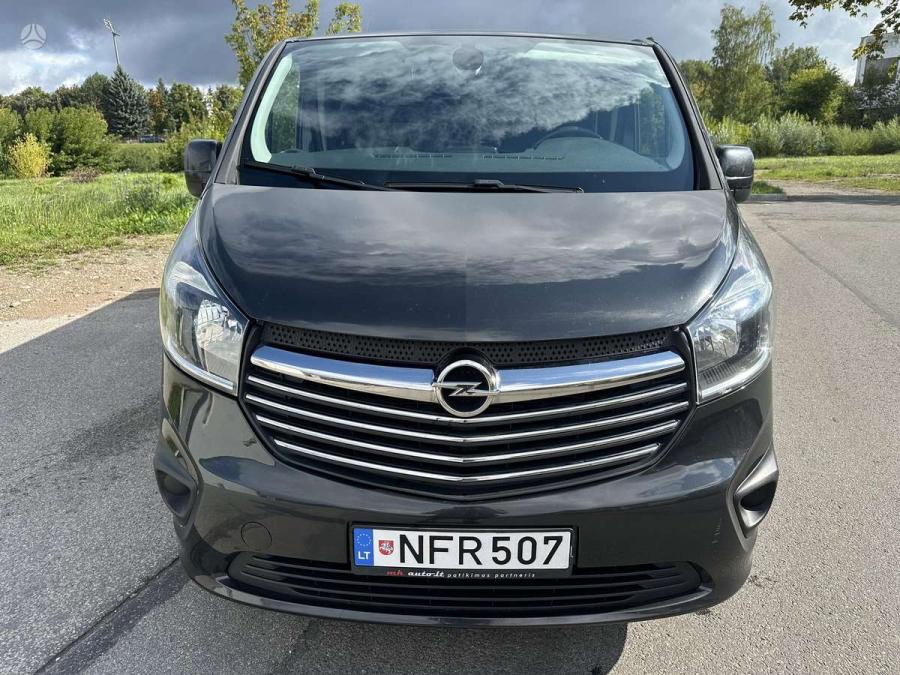 Black Opel Vivaro 2017 in Panevezys, with an engine capacity of 1.60 L and mileage of 186 thousand km for 7250 €, photo 3 on AUTOMOTO.COM.LV