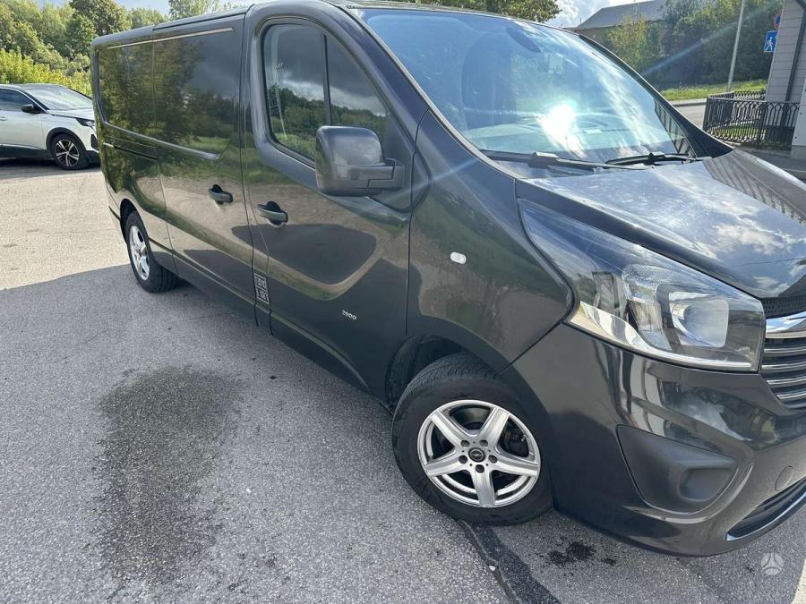 Black Opel Vivaro 2017 in Panevezys, with an engine capacity of 1.60 L and mileage of 186 thousand km for 7250 €, photo 4 on AUTOMOTO.COM.LV