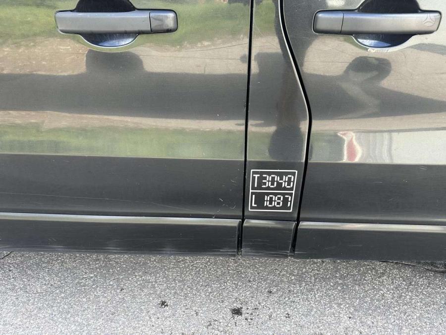 Black Opel Vivaro 2017 in Panevezys, with an engine capacity of 1.60 L and mileage of 186 thousand km for 7250 €, photo 5 on AUTOMOTO.COM.LV