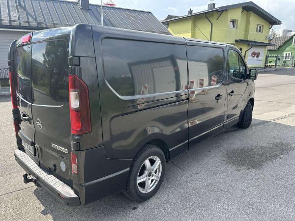 Black Opel Vivaro 2017 in Panevezys, with an engine capacity of 1.60 L and mileage of 186 thousand km for 7250 €, photo 6 on AUTOMOTO.COM.LV