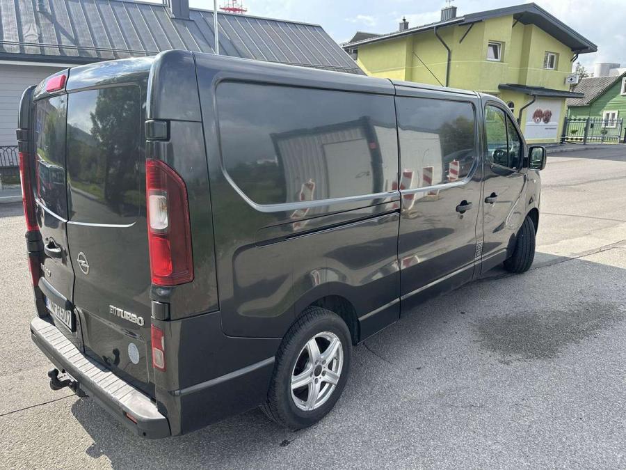 Black Opel Vivaro 2017 in Panevezys, with an engine capacity of 1.60 L and mileage of 186 thousand km for 7250 €, photo 6 on AUTOMOTO.COM.LV