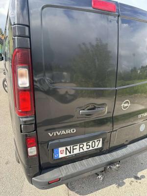 Black Opel Vivaro 2017 in Panevezys, with an engine capacity of 1.60 L and mileage of 186 thousand km for 7250 €, photo 9 on AUTOMOTO.COM.LV