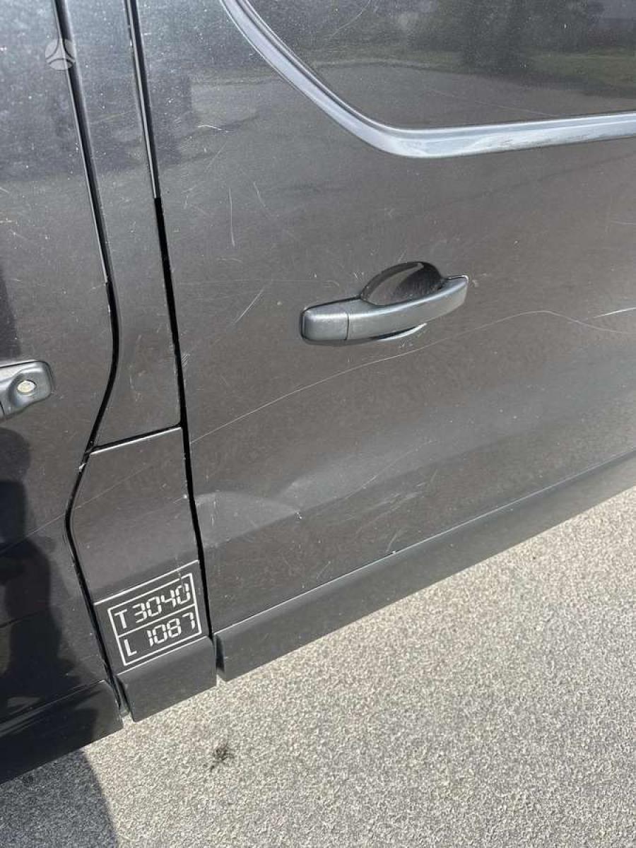 Black Opel Vivaro 2017 in Panevezys, with an engine capacity of 1.60 L and mileage of 186 thousand km for 7250 €, photo 13 on AUTOMOTO.COM.LV