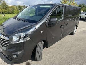 Black Opel Vivaro 2017 in Panevezys, with an engine capacity of 1.60 L and mileage of 186 thousand km for 7250 €, photo 14 on AUTOMOTO.COM.LV
