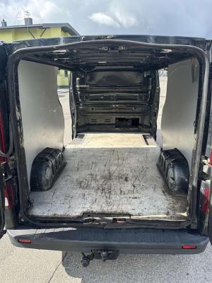 Black Opel Vivaro 2017 in Panevezys, with an engine capacity of 1.60 L and mileage of 186 thousand km for 7250 €, photo 15 on AUTOMOTO.COM.LV