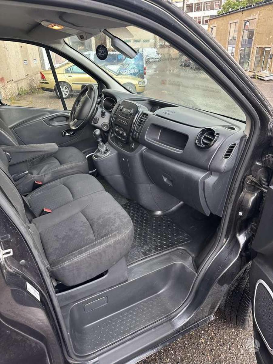 Black Opel Vivaro 2017 in Panevezys, with an engine capacity of 1.60 L and mileage of 186 thousand km for 7250 €, photo 17 on AUTOMOTO.COM.LV