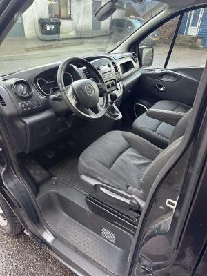 Black Opel Vivaro 2017 in Panevezys, with an engine capacity of 1.60 L and mileage of 186 thousand km for 7250 €, photo 18 on AUTOMOTO.COM.LV