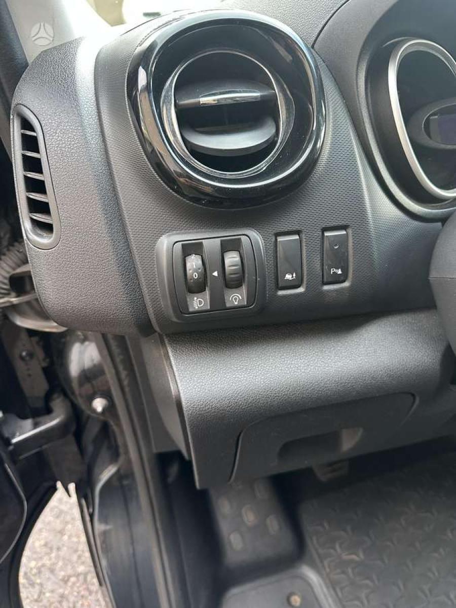 Black Opel Vivaro 2017 in Panevezys, with an engine capacity of 1.60 L and mileage of 186 thousand km for 7250 €, photo 20 on AUTOMOTO.COM.LV