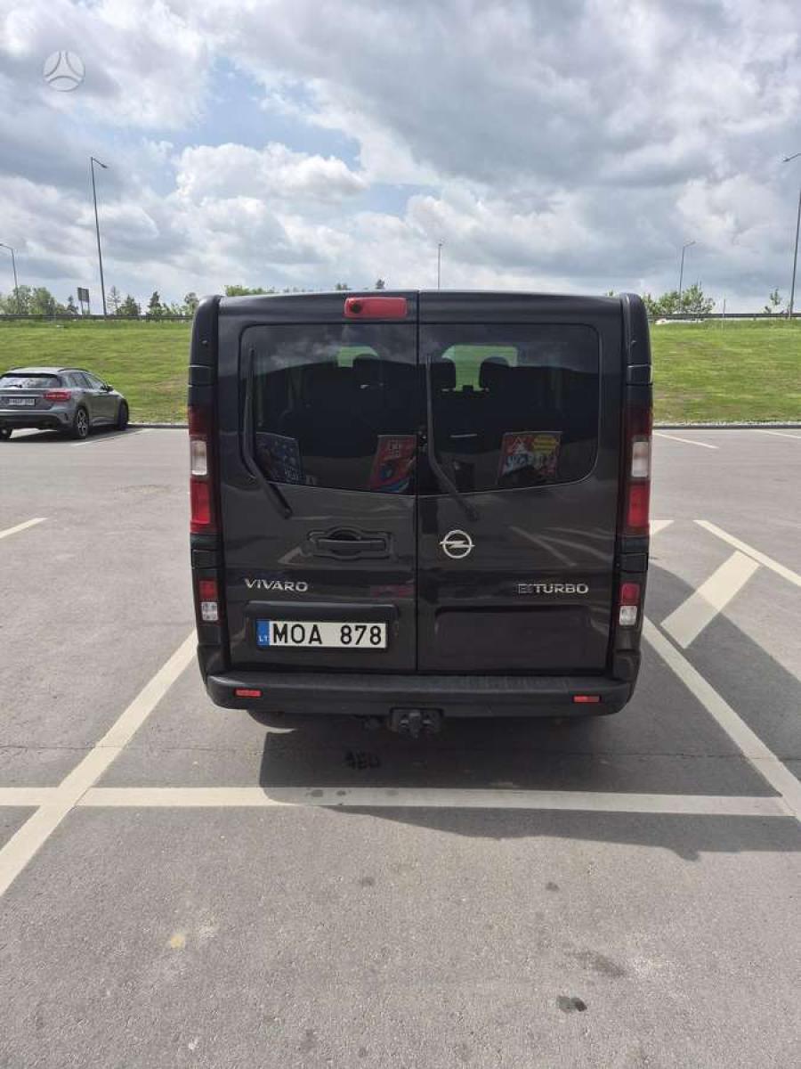 Black Opel Vivaro 2017 in Vilnius, with an engine capacity of 1.60 L and mileage of 223 thousand km for 11700 €, photo 3 on AUTOMOTO.COM.LV