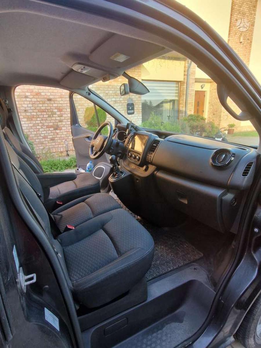 Black Opel Vivaro 2017 in Vilnius, with an engine capacity of 1.60 L and mileage of 223 thousand km for 11700 €, photo 6 on AUTOMOTO.COM.LV