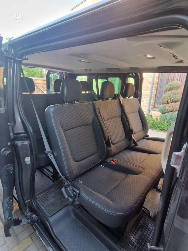 Black Opel Vivaro 2017 in Vilnius, with an engine capacity of 1.60 L and mileage of 223 thousand km for 11700 €, photo 7 on AUTOMOTO.COM.LV