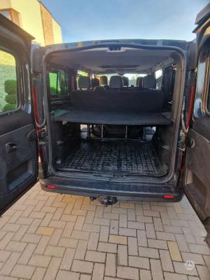 Black Opel Vivaro 2017 in Vilnius, with an engine capacity of 1.60 L and mileage of 223 thousand km for 11700 €, photo 8 on AUTOMOTO.COM.LV