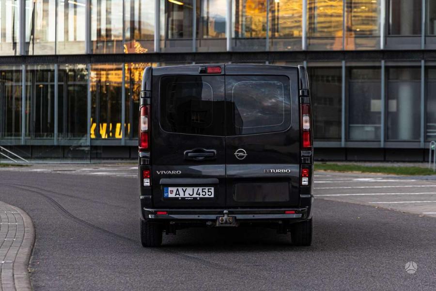 Melns Opel Vivaro 2018 Viļņa, ar dzinēja tilpumu 1.60 L un nobraukumu 247 tūkst. km par 10300 €, foto 5 vietnē AUTOMOTO.COM.LV