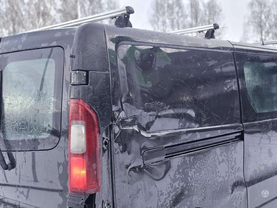 Black Opel Vivaro 2020 in Rokiskis, with an engine capacity of 1.70 L and mileage of 340 thousand km for 5650 €, photo 16 on AUTOMOTO.COM.LV