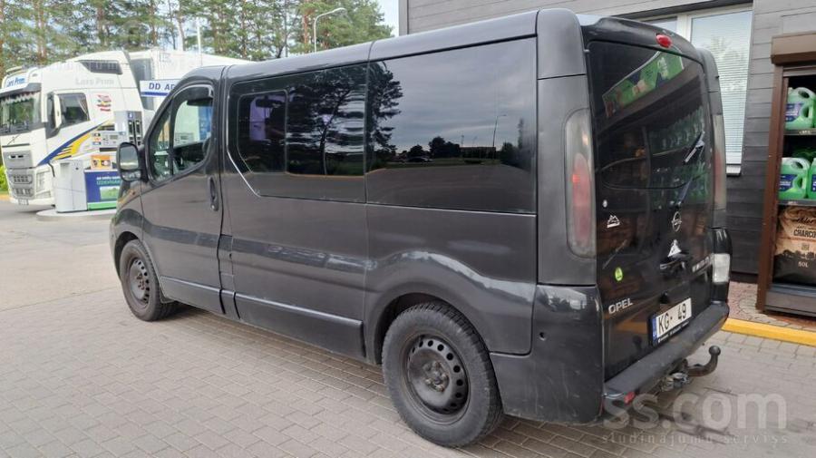 Black Opel Vivaro 2003 in Daugavpils, with an engine capacity of 1.90 L and mileage of 381 thousand km for 3300 €, photo 6 on AUTOMOTO.COM.LV