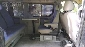 Black Opel Vivaro 2003 in Daugavpils, with an engine capacity of 1.90 L and mileage of 381 thousand km for 3300 €, photo 10 on AUTOMOTO.COM.LV