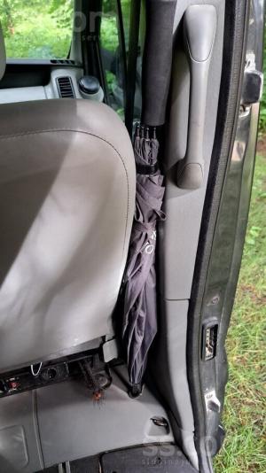 Black Opel Vivaro 2003 in Daugavpils, with an engine capacity of 1.90 L and mileage of 381 thousand km for 3300 €, photo 14 on AUTOMOTO.COM.LV