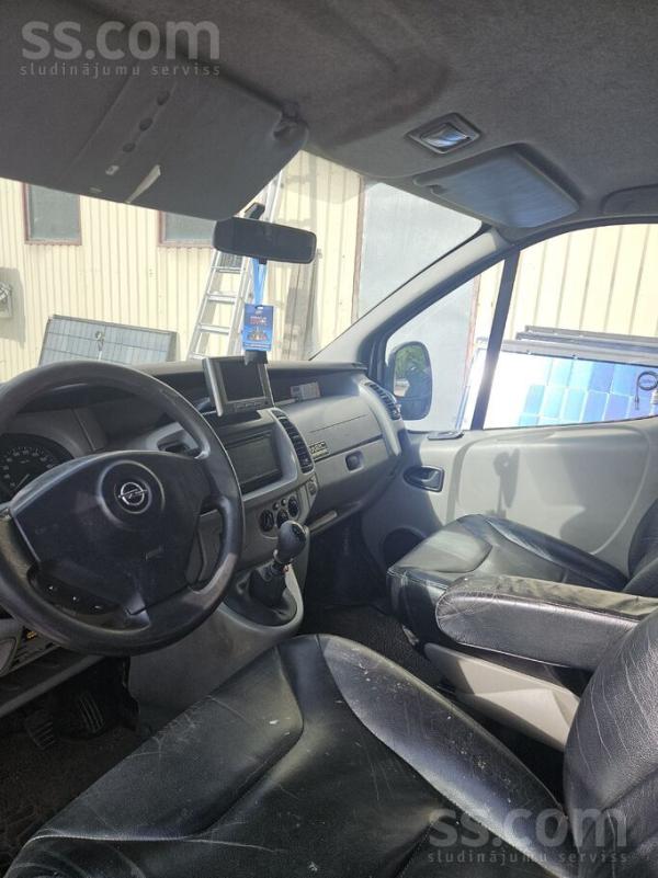 Melns Opel Vivaro 2003 Tukums, ar dzinēja tilpumu 2.50 L un nobraukumu 440 tūkst. km par 2200 €, foto 2 vietnē AUTOMOTO.COM.LV